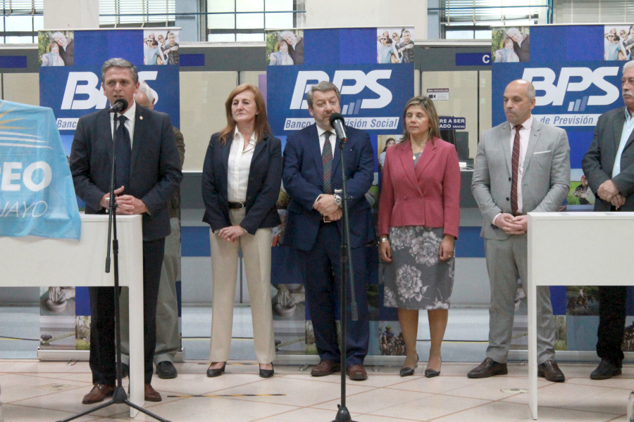 Lanzamiento del sello personalizado por los 55 años del BPS - Galerías ...