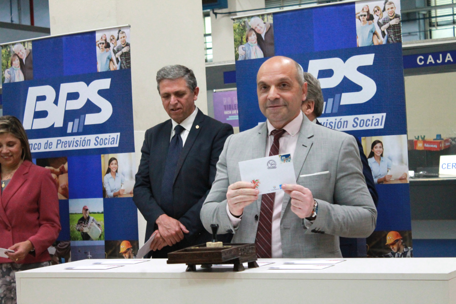 Lanzamiento del sello personalizado por los 55 años del BPS - Galerías ...
