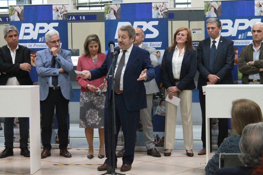 Lanzamiento del sello personalizado por los 55 años del BPS - Galerías ...